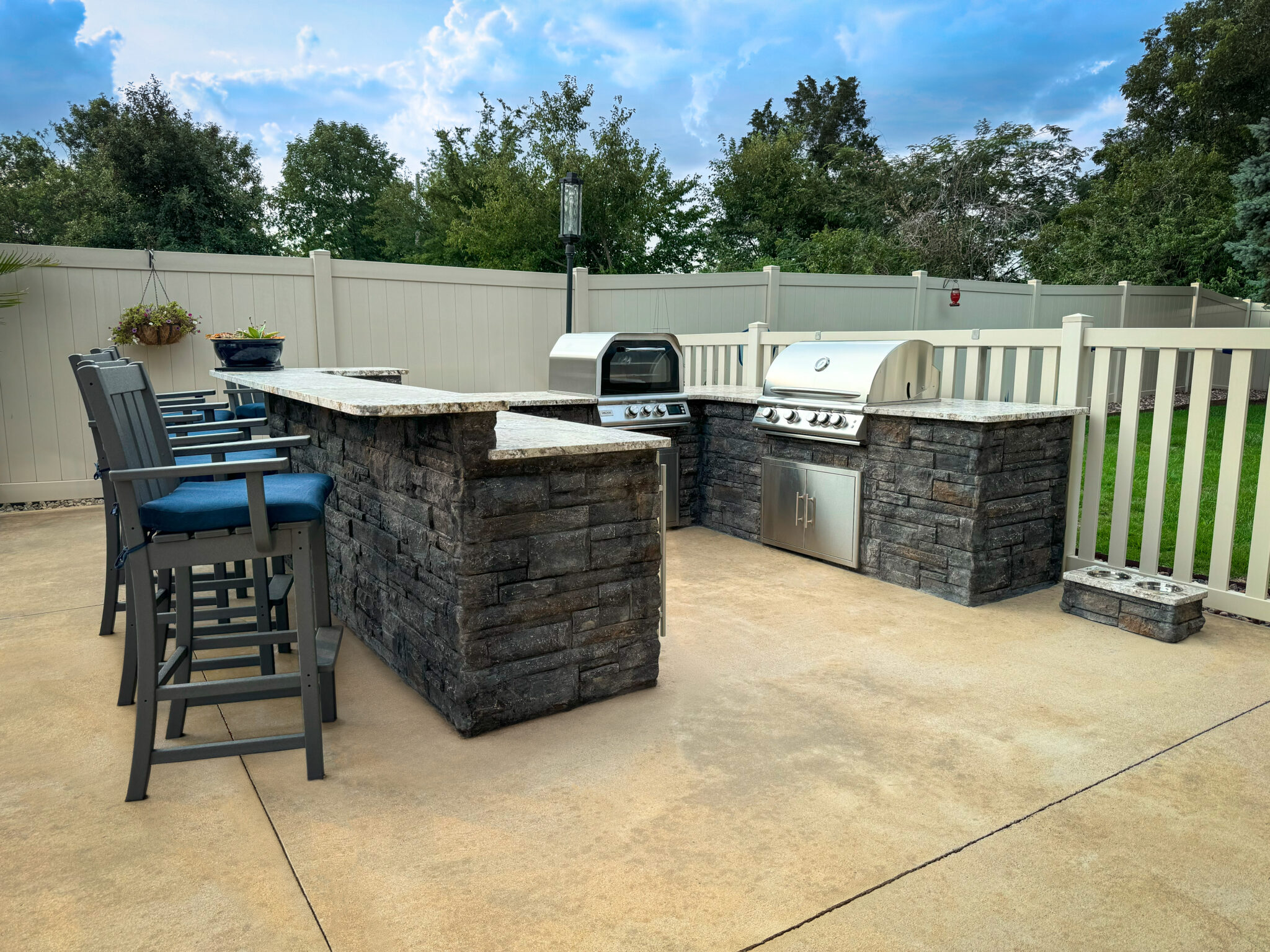 OUTDOOR KITCHENS - Granite Busters